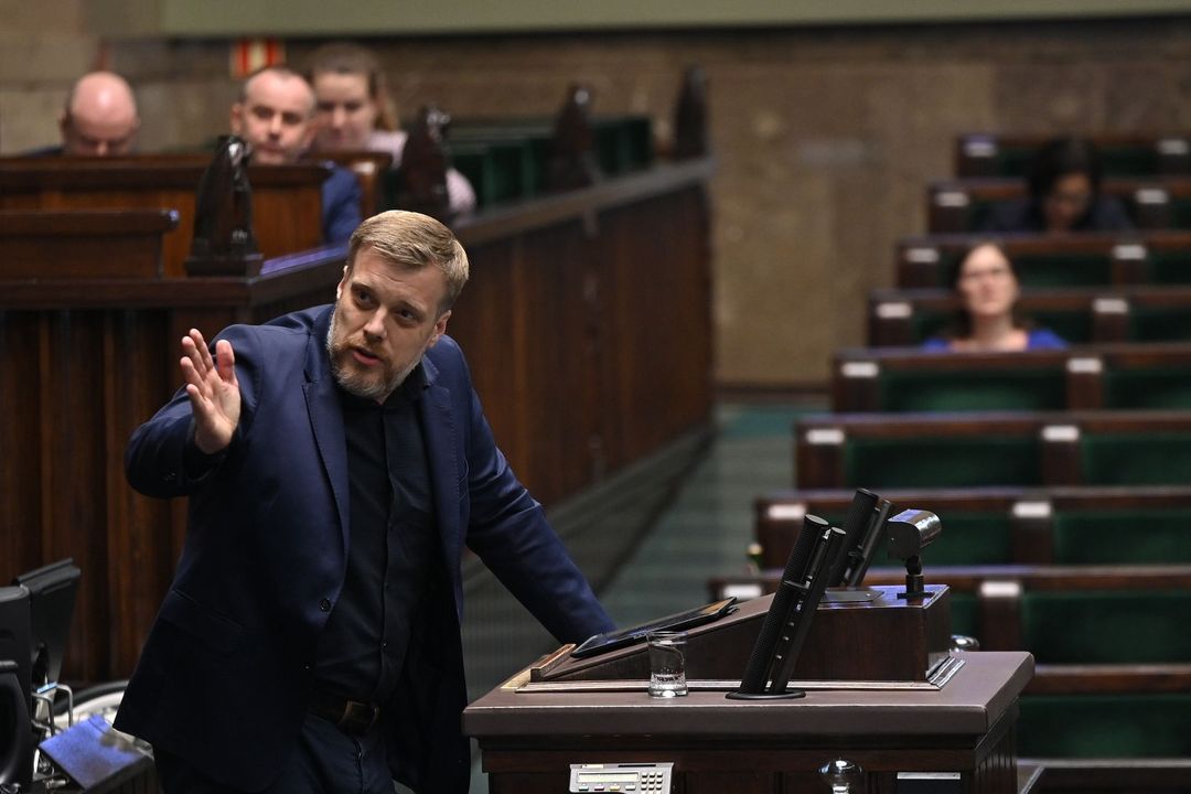 Adrian Zandberg: Wchodzimy w kryzys ze schrzanionym systemem wsparcia ...